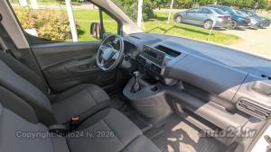 White Opel Combo 2022 in Riga, with an engine capacity of 1.50 L and mileage of 74 thousand km for 15600 €, photo 8 on AUTOMOTO.COM.LV