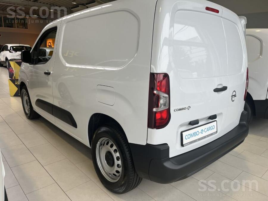 Белый Опель Комбо груз.-пасс. 2024 в Рига, объемом двигателя 1.30 л и пробегом 10 тыс. км за 27500 €, фото 6 на AUTOMOTO.COM.LV