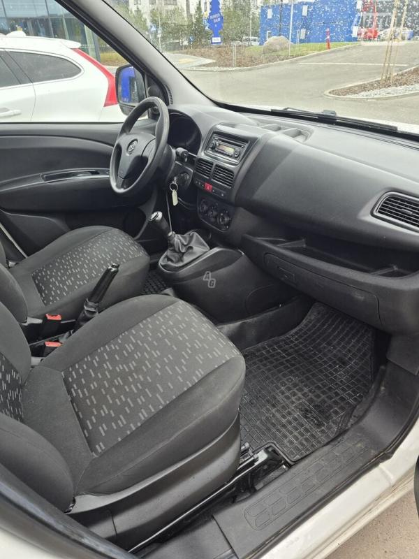 Balts Opel Combo 2017 Viļņa, ar dzinēja tilpumu 1.30 L un nobraukumu 350 tūkst. km par 3800 €, foto 9 vietnē AUTOMOTO.COM.LV
