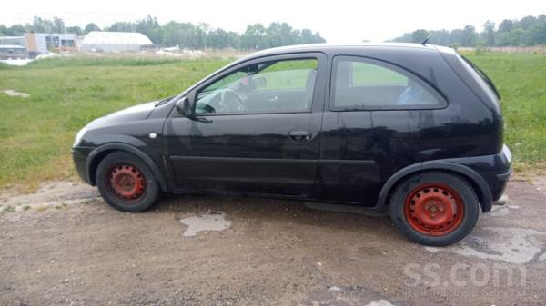 Black Opel Corsa 2004 in Riga, with an engine capacity of 1.20 L and mileage of 373 thousand km for 680 €, photo 1 on AUTOMOTO.COM.LV