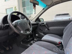 Melns Opel Corsa 1997 Rīga, ar dzinēja tilpumu 1.00 L un nobraukumu 0 tūkst. km par 900 €, foto 4 vietnē AUTOMOTO.COM.LV