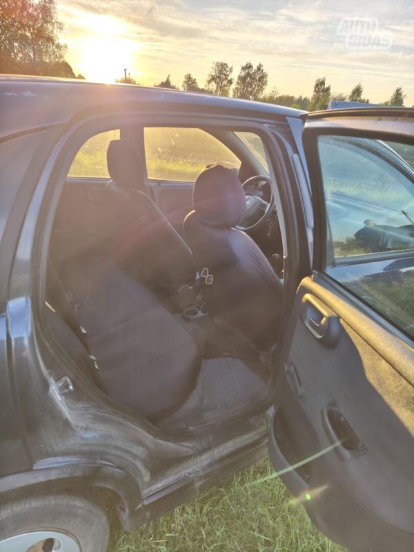 Melns Opel Corsa 2002 Trakai, ar dzinēja tilpumu 1.70 L un nobraukumu 400 tūkst. km par 680 €, foto 8 vietnē AUTOMOTO.COM.LV