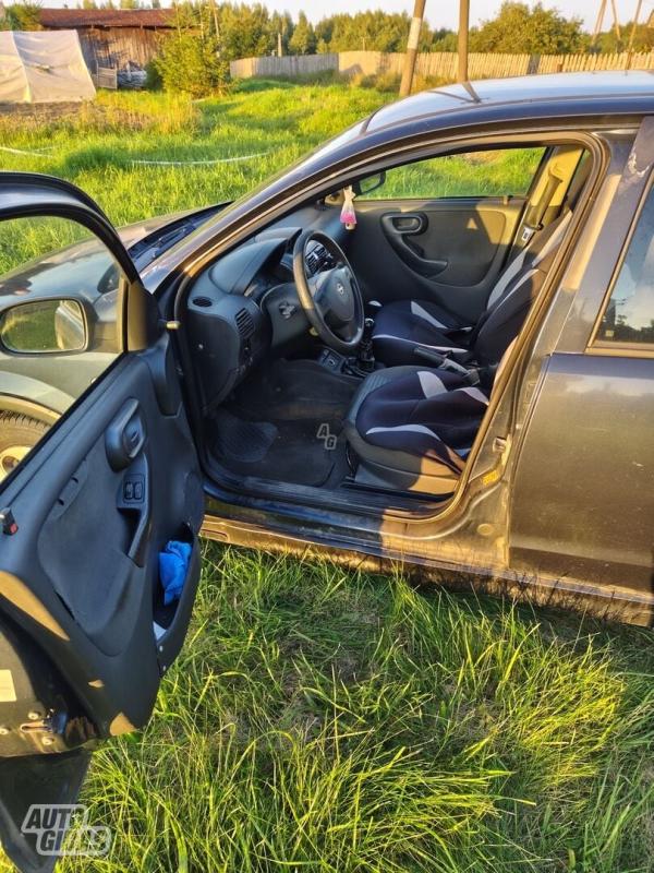 Melns Opel Corsa 2002 Trakai, ar dzinēja tilpumu 1.70 L un nobraukumu 400 tūkst. km par 680 €, foto 11 vietnē AUTOMOTO.COM.LV