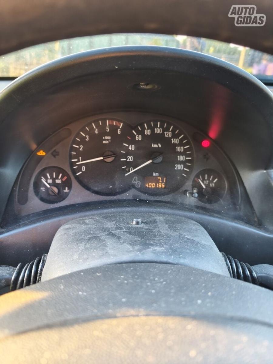 Black Opel Corsa 2002 in Trakai, with an engine capacity of 1.70 L and mileage of 400 thousand km for 680 €, photo 12 on AUTOMOTO.COM.LV