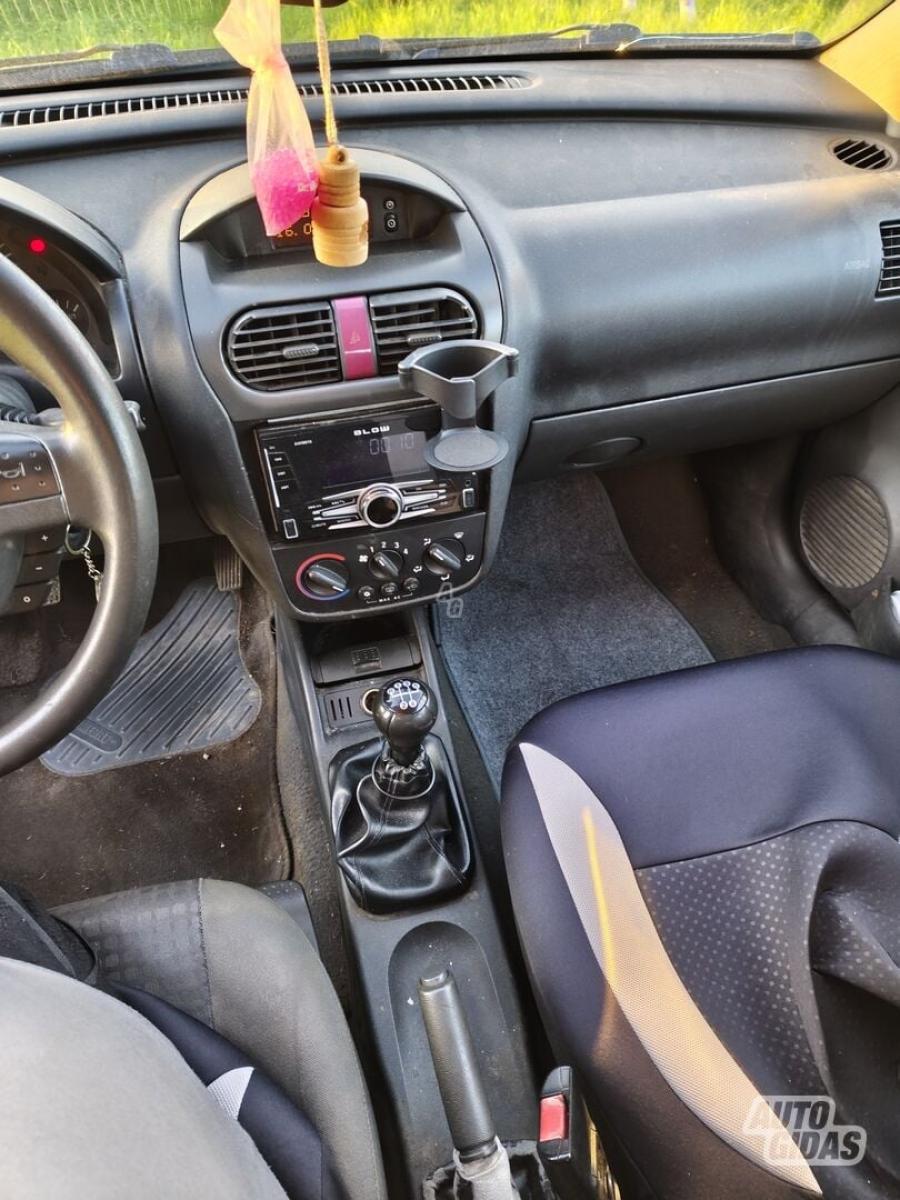 Black Opel Corsa 2002 in Trakai, with an engine capacity of 1.70 L and mileage of 400 thousand km for 680 €, photo 13 on AUTOMOTO.COM.LV