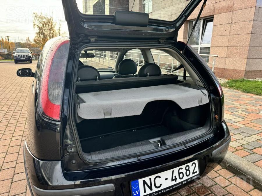 Melns Opel Corsa 2004 Rīga, ar dzinēja tilpumu 1.00 L un nobraukumu 0 tūkst. km par 1000 €, foto 4 vietnē AUTOMOTO.COM.LV