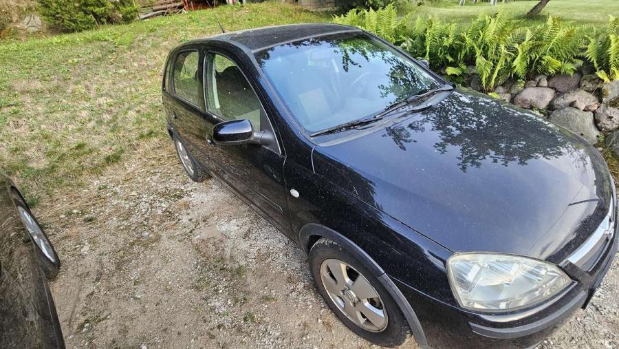 Melns Opel Corsa 2004 Viļņa, ar dzinēja tilpumu 1.25 L un nobraukumu 220 tūkst. km par 900 €, foto 3 vietnē AUTOMOTO.COM.LV