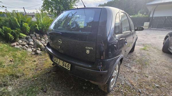 Melns Opel Corsa 2004 Viļņa, ar dzinēja tilpumu 1.25 L un nobraukumu 220 tūkst. km par 900 €, foto 4 vietnē AUTOMOTO.COM.LV