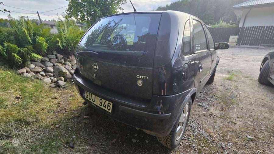 Melns Opel Corsa 2004 Viļņa, ar dzinēja tilpumu 1.25 L un nobraukumu 220 tūkst. km par 900 €, foto 5 vietnē AUTOMOTO.COM.LV