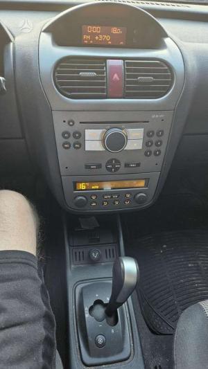 Melns Opel Corsa 2004 Viļņa, ar dzinēja tilpumu 1.25 L un nobraukumu 220 tūkst. km par 900 €, foto 9 vietnē AUTOMOTO.COM.LV