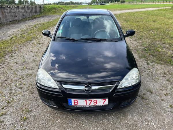 Black Opel Corsa 2005 in Tukums, with an engine capacity of 1.00 L and mileage of 216 thousand km for 1390 €, photo 4 on AUTOMOTO.COM.LV