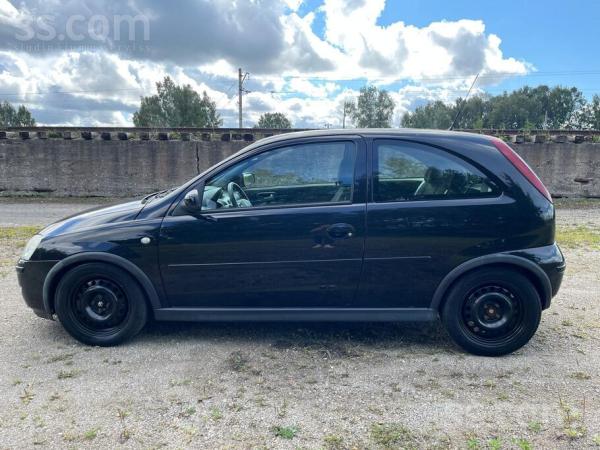 Black Opel Corsa 2005 in Tukums, with an engine capacity of 1.00 L and mileage of 216 thousand km for 1390 €, photo 6 on AUTOMOTO.COM.LV
