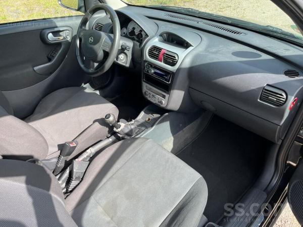 Black Opel Corsa 2005 in Tukums, with an engine capacity of 1.00 L and mileage of 216 thousand km for 1390 €, photo 11 on AUTOMOTO.COM.LV
