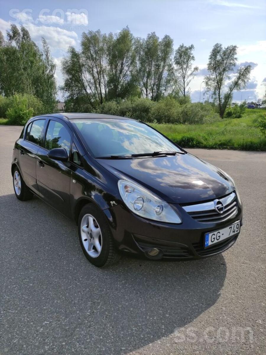 Black Opel Corsa 2006 in Daugavpils, with an engine capacity of 1.30 L and mileage of 142 thousand km for 900 €, photo 1 on AUTOMOTO.COM.LV