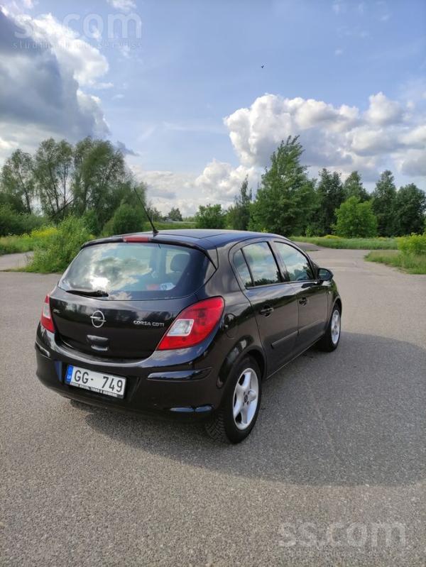 Black Opel Corsa 2006 in Daugavpils, with an engine capacity of 1.30 L and mileage of 142 thousand km for 900 €, photo 4 on AUTOMOTO.COM.LV