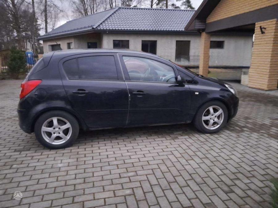 Melns Opel Corsa 2007 Šauļi, ar dzinēja tilpumu 1.36 L un nobraukumu 215 tūkst. km par 950 €, foto 2 vietnē AUTOMOTO.COM.LV