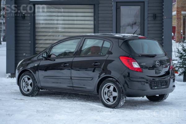 Black Opel Corsa 2007 in Liepaja, with an engine capacity of 1.20 L and mileage of 248 thousand km for 2650 €, photo 2 on AUTOMOTO.COM.LV