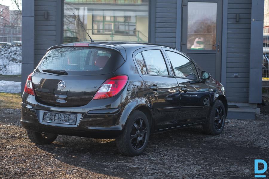 Black Opel Corsa 2007 in Liepaja, with an engine capacity of 1.20 L and mileage of 248 thousand km for 2650 €, photo 4 on AUTOMOTO.COM.LV