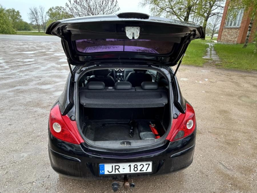 Black Opel Corsa 2007 in Riga, with an engine capacity of 1.40 L and mileage of 318 thousand km for 1790 €, photo 7 on AUTOMOTO.COM.LV