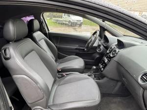 Black Opel Corsa 2007 in Riga, with an engine capacity of 1.40 L and mileage of 318 thousand km for 1790 €, photo 10 on AUTOMOTO.COM.LV