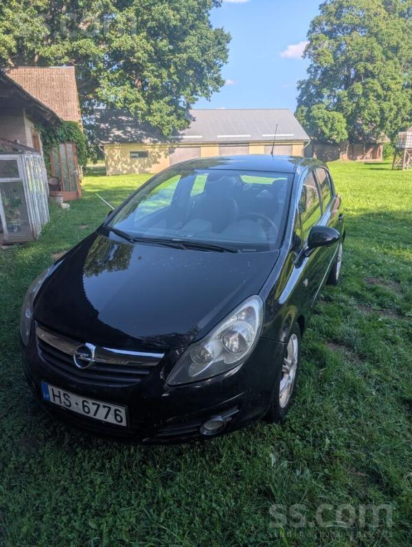 Black Opel Corsa 2007 in Valmiera, with an engine capacity of 1.30 L and mileage of 261 thousand km for 1250 €, photo 1 on AUTOMOTO.COM.LV