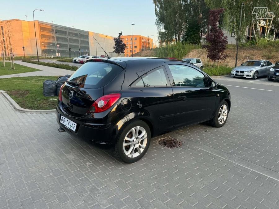 Melns Opel Corsa 2007 Viļņa, ar dzinēja tilpumu 1.40 L un nobraukumu 260 tūkst. km par 1400 €, foto 3 vietnē AUTOMOTO.COM.LV