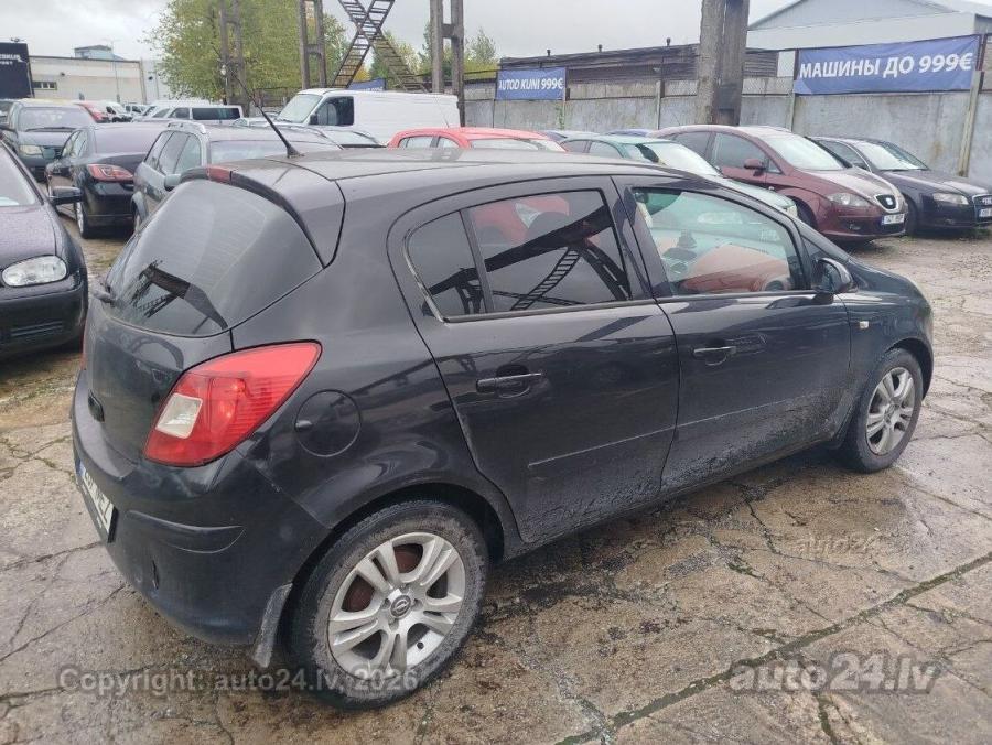 Black Opel Corsa 2007 in Tallinn, with an engine capacity of 1.20 L and mileage of 211 thousand km for 699 €, photo 4 on AUTOMOTO.COM.LV