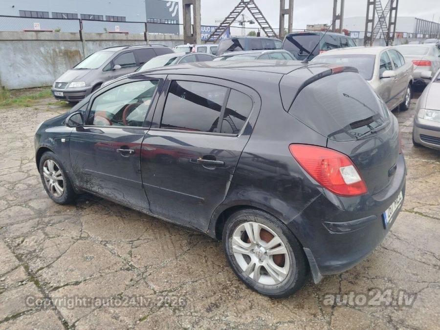 Black Opel Corsa 2007 in Tallinn, with an engine capacity of 1.20 L and mileage of 211 thousand km for 699 €, photo 5 on AUTOMOTO.COM.LV