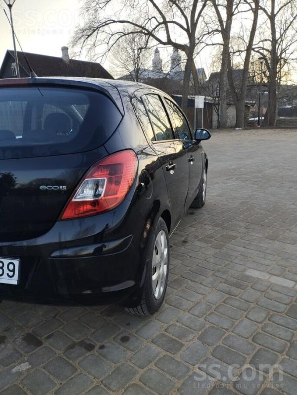 Black Opel Corsa 2008 in Riga, with an engine capacity of 1.30 L and mileage of 304 thousand km for 1799 €, photo 3 on AUTOMOTO.COM.LV
