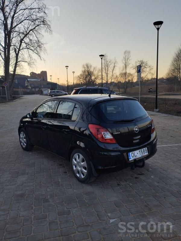 Black Opel Corsa 2008 in Riga, with an engine capacity of 1.30 L and mileage of 304 thousand km for 1799 €, photo 5 on AUTOMOTO.COM.LV