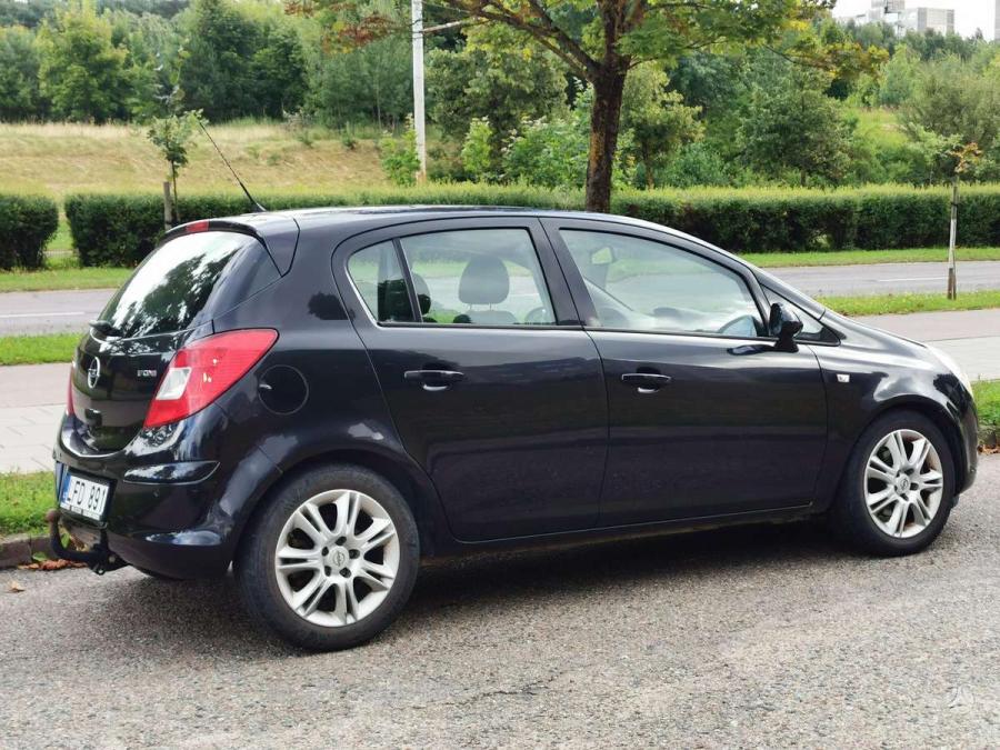 Black Opel Corsa 2008 in Vilnius, with an engine capacity of 1.69 L and mileage of 266 thousand km for 800 €, photo 4 on AUTOMOTO.COM.LV