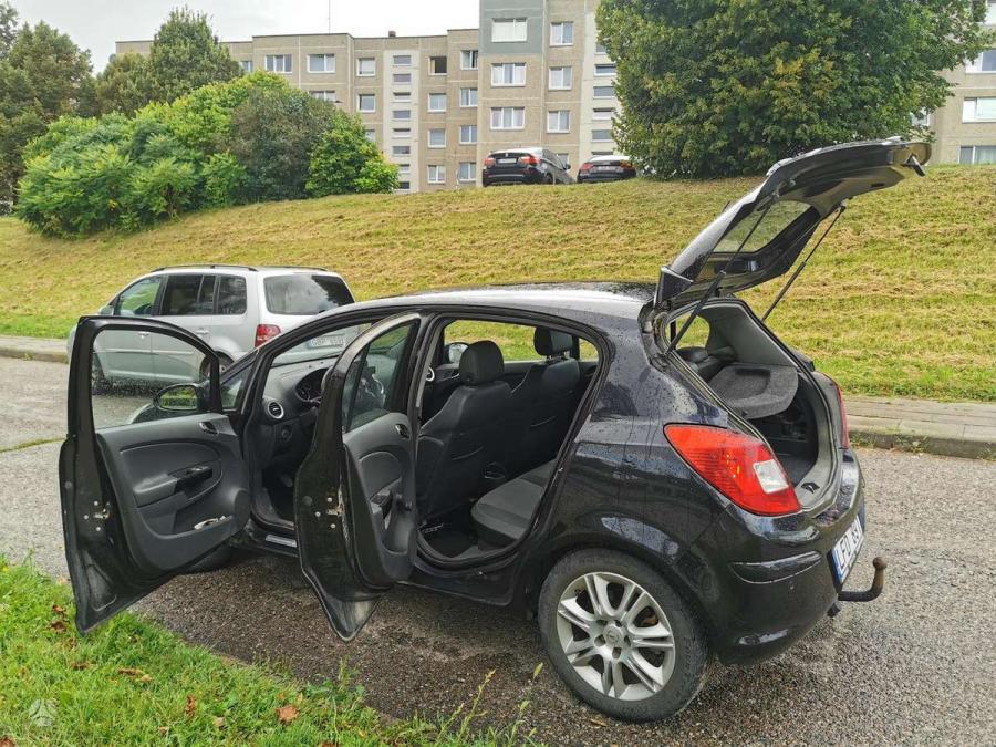Black Opel Corsa 2008 in Vilnius, with an engine capacity of 1.69 L and mileage of 266 thousand km for 800 €, photo 12 on AUTOMOTO.COM.LV