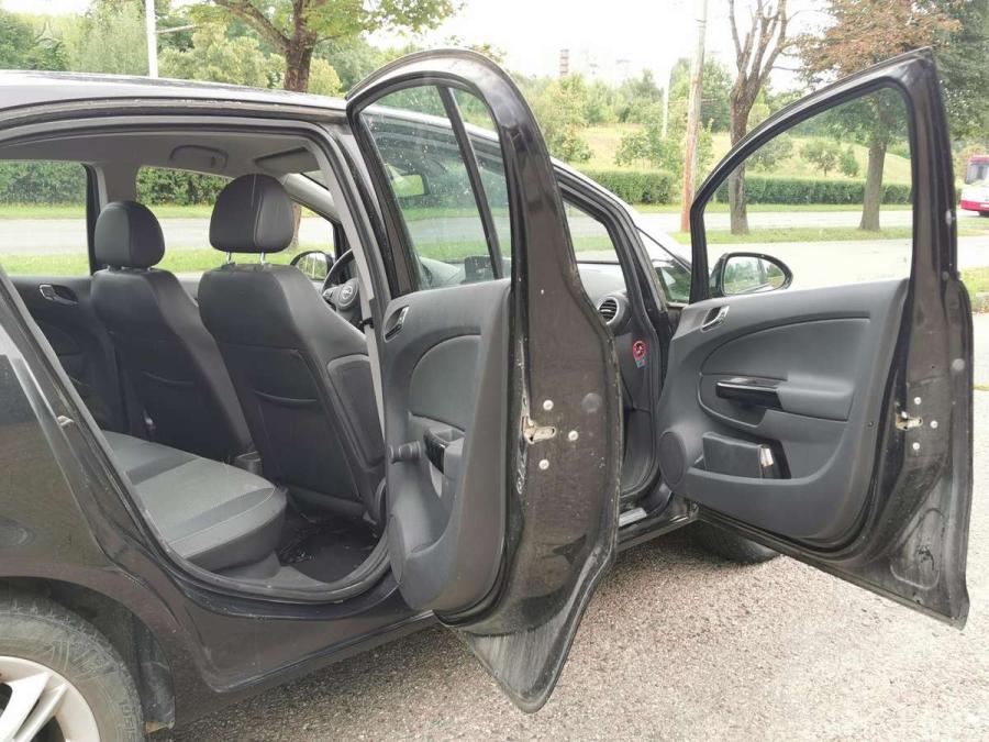 Black Opel Corsa 2008 in Vilnius, with an engine capacity of 1.69 L and mileage of 266 thousand km for 800 €, photo 14 on AUTOMOTO.COM.LV