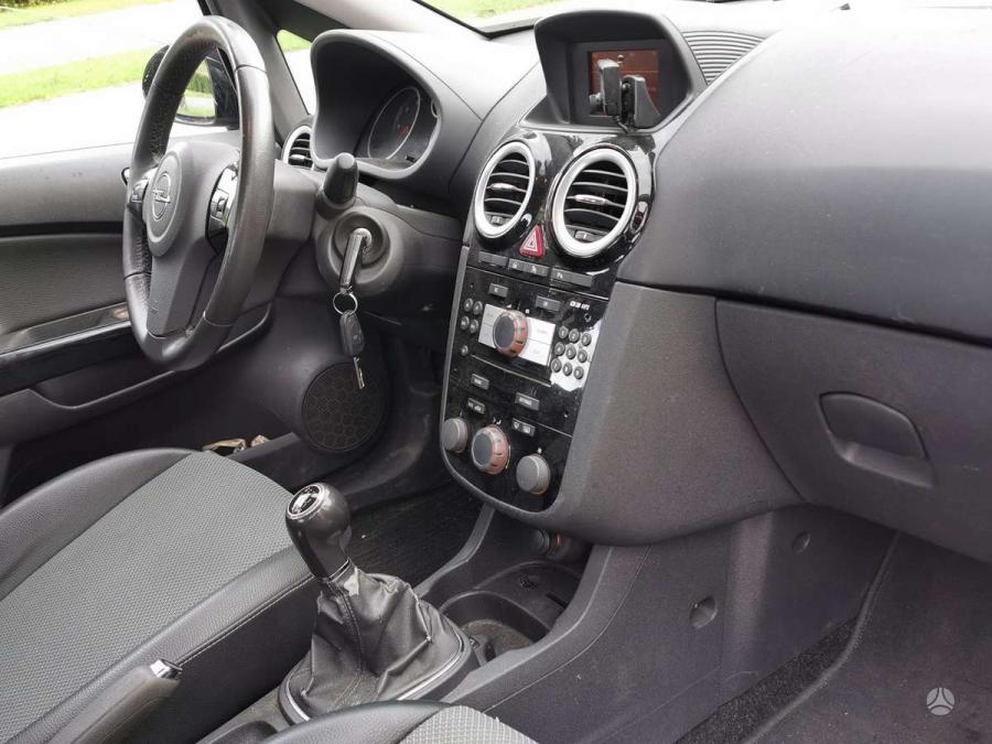 Black Opel Corsa 2008 in Vilnius, with an engine capacity of 1.69 L and mileage of 266 thousand km for 800 €, photo 16 on AUTOMOTO.COM.LV