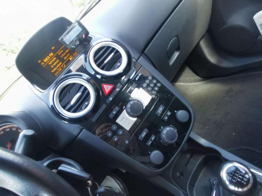 Black Opel Corsa 2008 in Vilnius, with an engine capacity of 1.69 L and mileage of 266 thousand km for 800 €, photo 24 on AUTOMOTO.COM.LV
