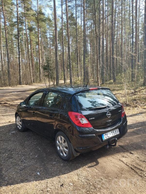 Black Opel Corsa 2008 in Daugavpils, with an engine capacity of 1.30 L and mileage of 315 thousand km for 1750 €, photo 6 on AUTOMOTO.COM.LV