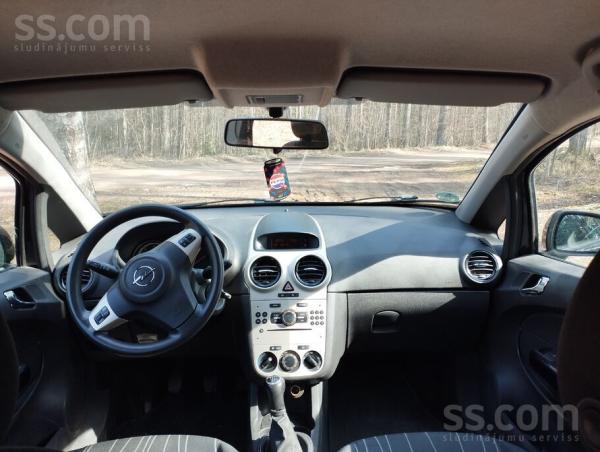 Black Opel Corsa 2008 in Daugavpils, with an engine capacity of 1.30 L and mileage of 315 thousand km for 1750 €, photo 8 on AUTOMOTO.COM.LV
