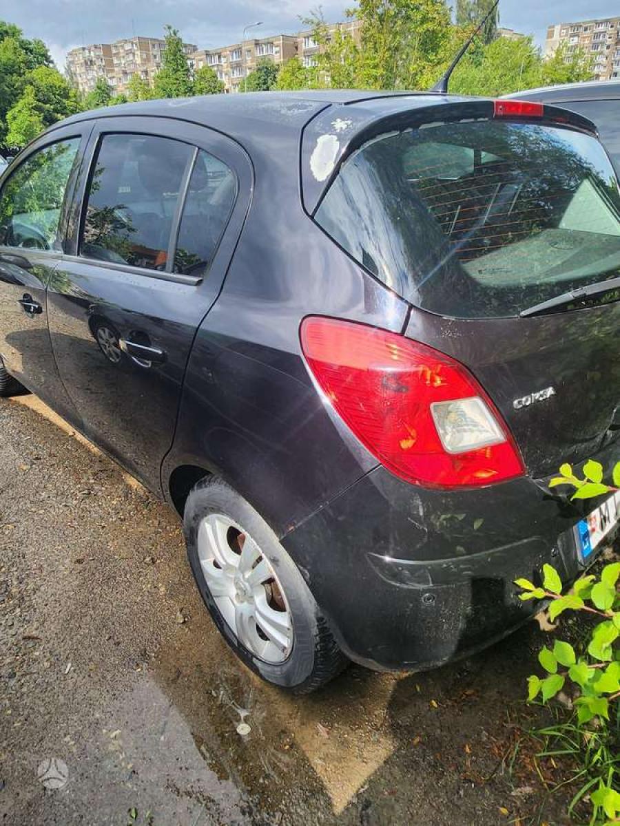 Black Opel Corsa 2009 in Vilnius, with an engine capacity of 1.25 L and mileage of 223 thousand km for 1500 €, photo 3 on AUTOMOTO.COM.LV