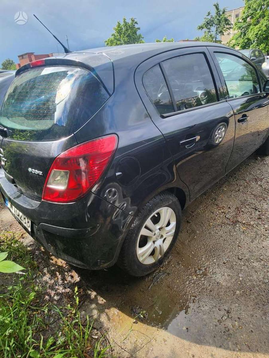 Black Opel Corsa 2009 in Vilnius, with an engine capacity of 1.25 L and mileage of 223 thousand km for 1500 €, photo 4 on AUTOMOTO.COM.LV