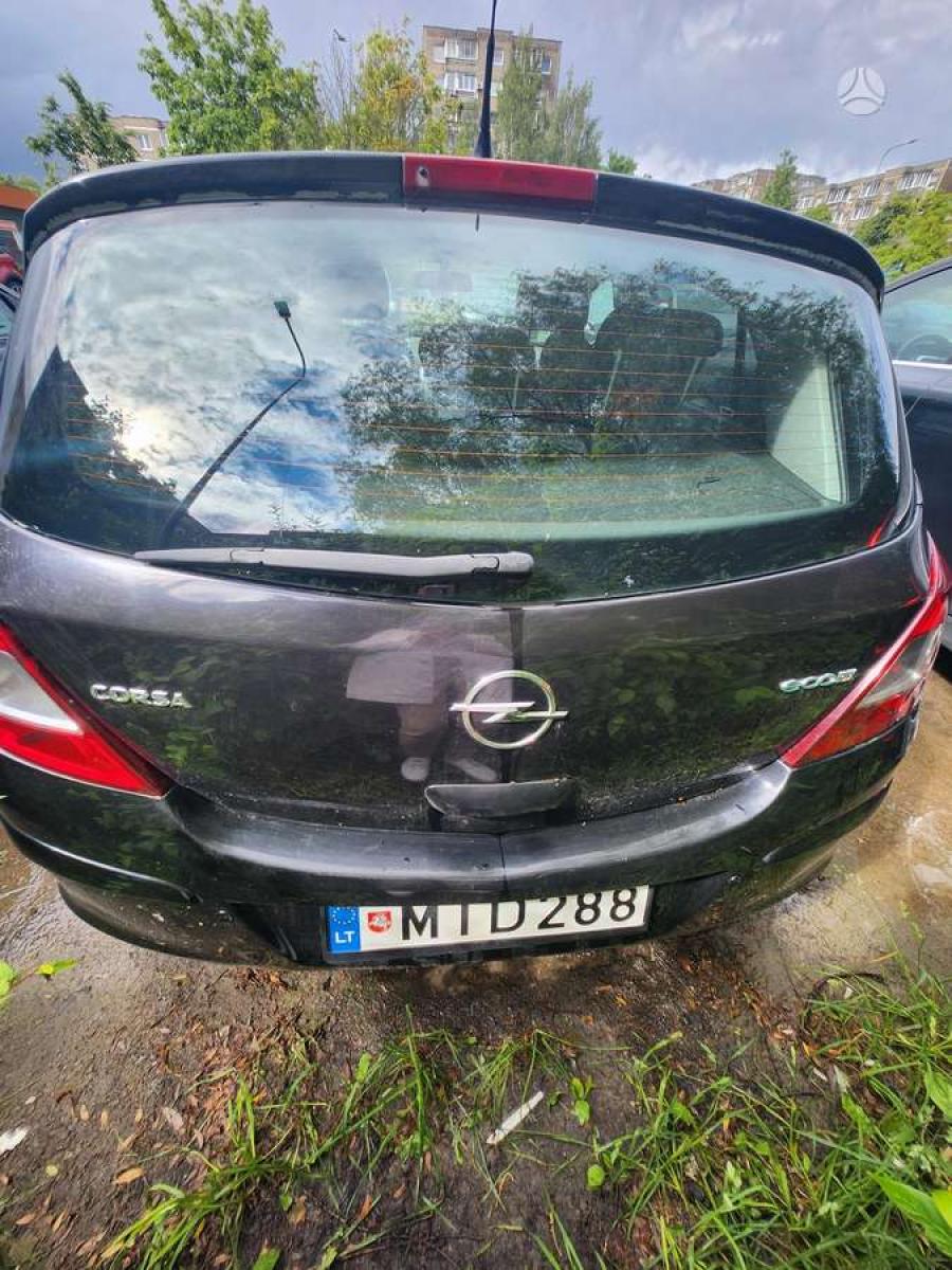 Black Opel Corsa 2009 in Vilnius, with an engine capacity of 1.25 L and mileage of 223 thousand km for 1500 €, photo 5 on AUTOMOTO.COM.LV