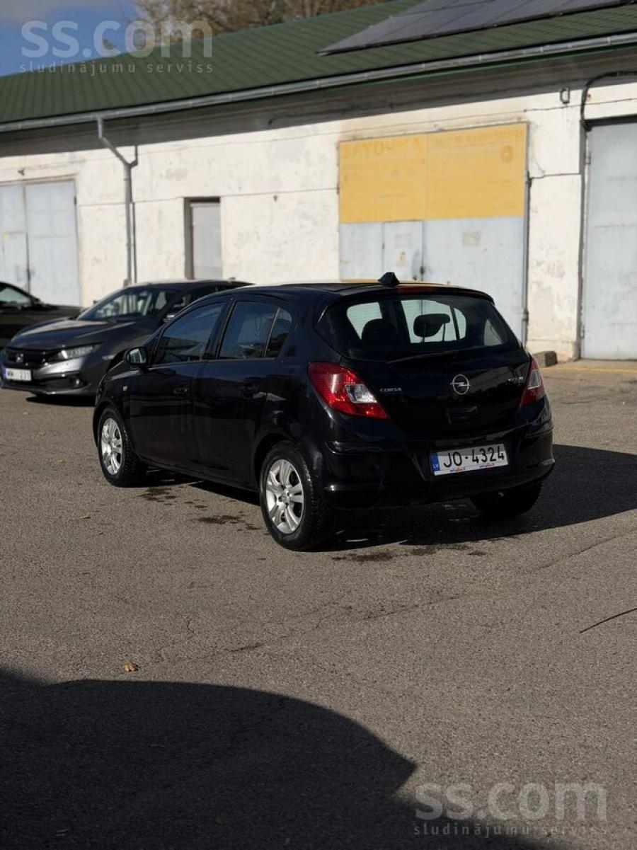 Black Opel Corsa 2009 in Daugavpils, with an engine capacity of 1.30 L and mileage of 217 thousand km for 1090 €, photo 4 on AUTOMOTO.COM.LV