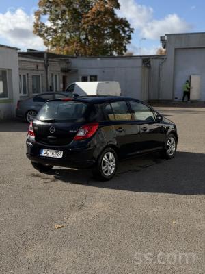 Black Opel Corsa 2009 in Daugavpils, with an engine capacity of 1.30 L and mileage of 217 thousand km for 1090 €, photo 5 on AUTOMOTO.COM.LV
