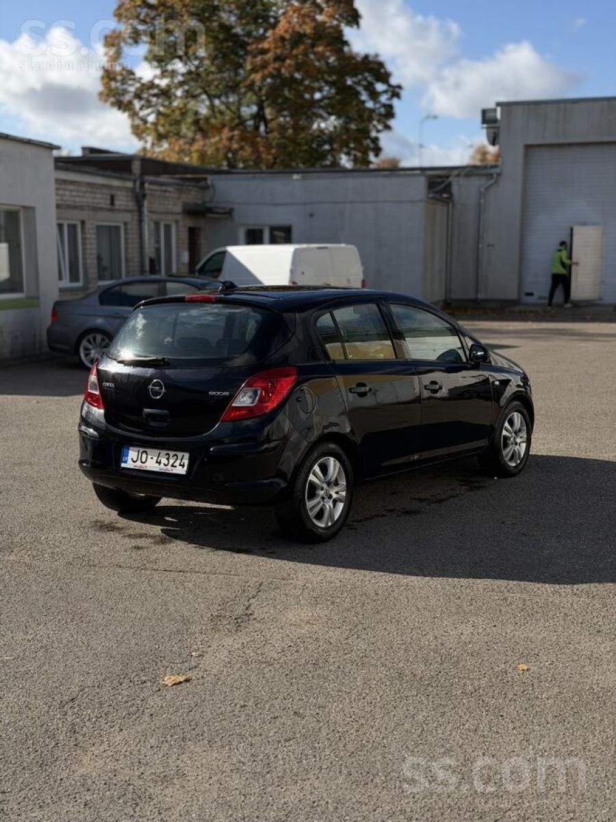 Black Opel Corsa 2009 in Daugavpils, with an engine capacity of 1.30 L and mileage of 217 thousand km for 1090 €, photo 5 on AUTOMOTO.COM.LV