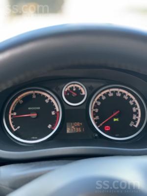 Black Opel Corsa 2009 in Daugavpils, with an engine capacity of 1.30 L and mileage of 217 thousand km for 1090 €, photo 8 on AUTOMOTO.COM.LV