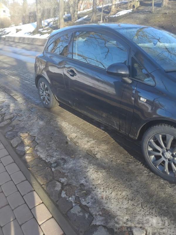 Black Opel Corsa 2010 in Bauska, with an engine capacity of 1.30 L and mileage of 150 thousand km for 1750 €, photo 2 on AUTOMOTO.COM.LV