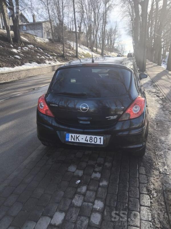 Black Opel Corsa 2010 in Bauska, with an engine capacity of 1.30 L and mileage of 150 thousand km for 1750 €, photo 3 on AUTOMOTO.COM.LV