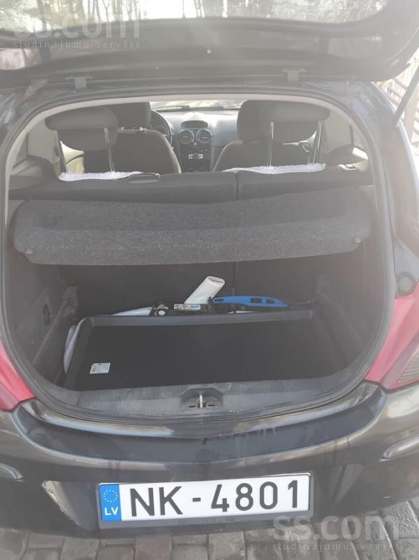 Black Opel Corsa 2010 in Bauska, with an engine capacity of 1.30 L and mileage of 150 thousand km for 1750 €, photo 5 on AUTOMOTO.COM.LV