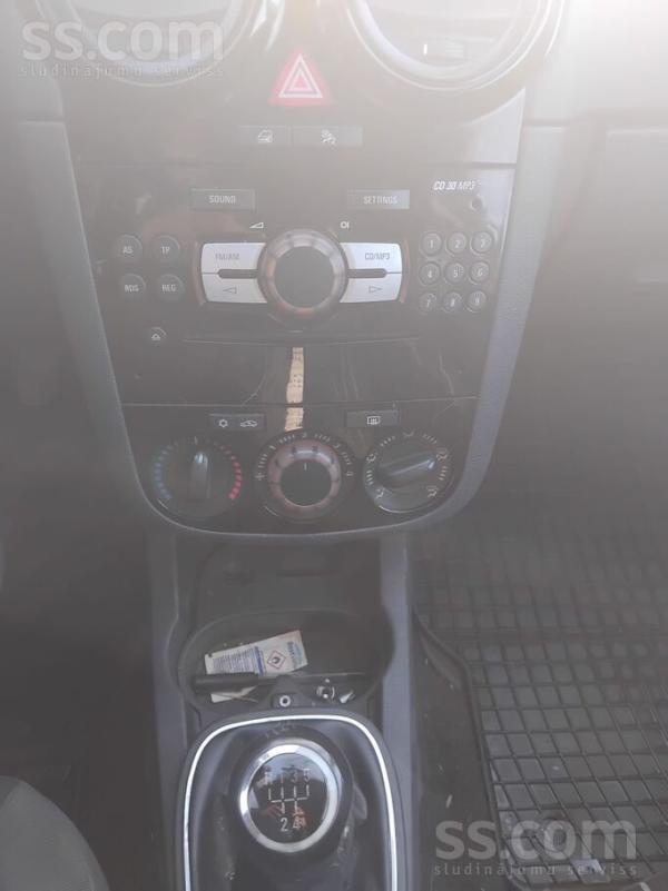 Black Opel Corsa 2010 in Bauska, with an engine capacity of 1.30 L and mileage of 150 thousand km for 1750 €, photo 6 on AUTOMOTO.COM.LV