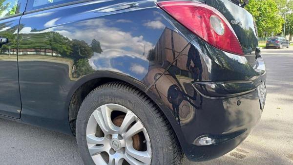 Melns Opel Corsa 2010 Klaipėda, ar dzinēja tilpumu 1.25 L un nobraukumu 269 tūkst. km par 1090 €, foto 7 vietnē AUTOMOTO.COM.LV