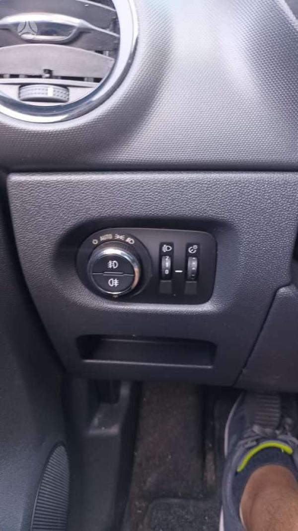 Black Opel Corsa 2011 in Marijampole, with an engine capacity of 1.39 L and mileage of 192 thousand km for 2700 €, photo 10 on AUTOMOTO.COM.LV